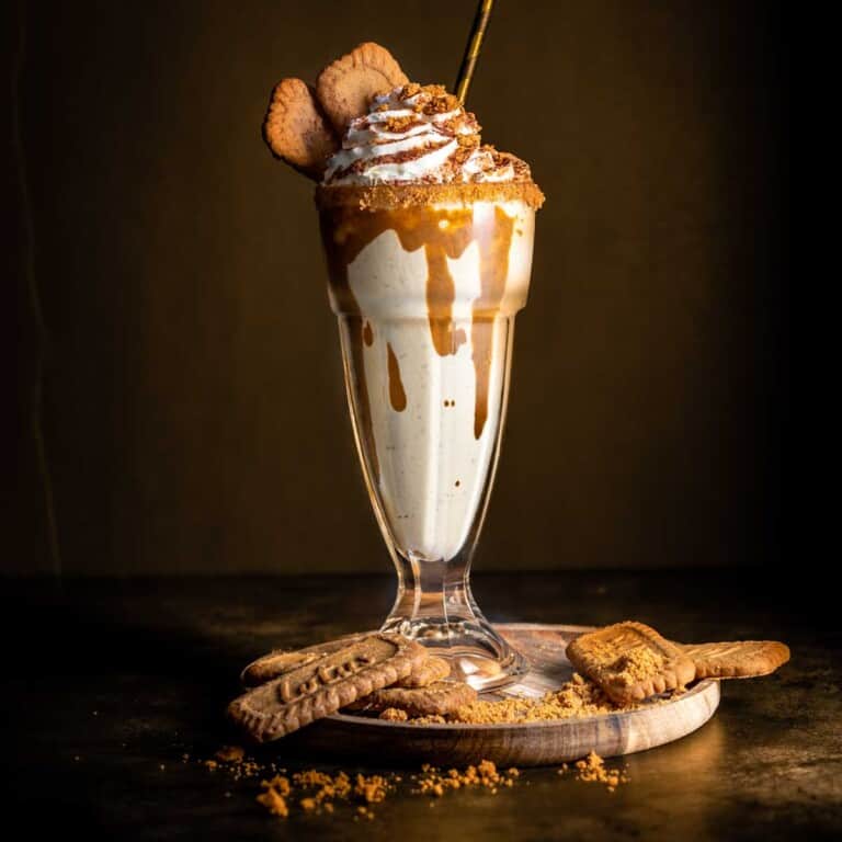 The Best Biscoff milkshake (5 minutes to make)
